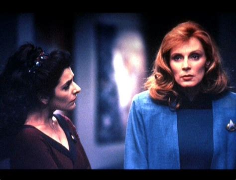 Beverly Crusher Und Deanna Troi Startrektng Beverlycrusher Gatesmcfadden Deannatroi