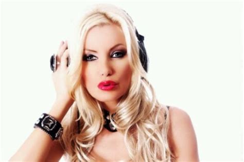 Brittany Andrews Profiles • Instagram Twitter Tiktok Foller