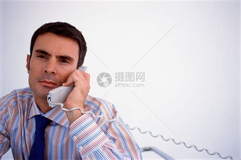 打电话的商人高清图片下载 正版图片501495669 摄图网