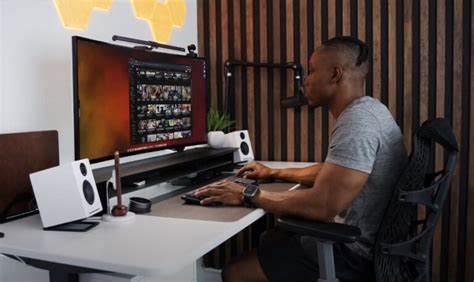 Unique Black And White Gaming Setup Ideas With Accessories In