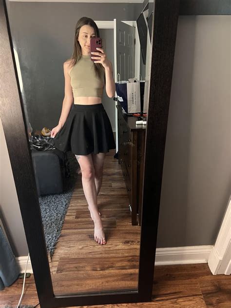 The Flirty Mom Next Door 🥰 Rsexybutclothed