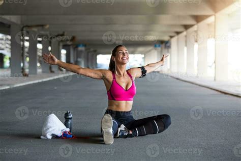aptitud deporte niña en Moda ropa de deporte haciendo yoga aptitud