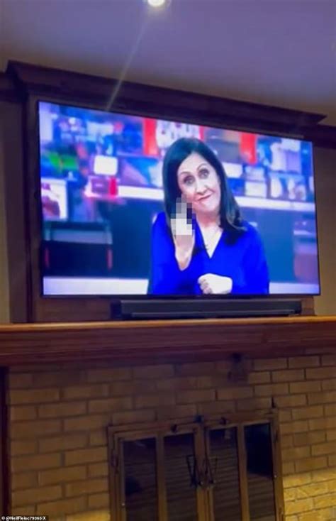 Bbc Presenter Apologises After She Was Caught Giving The Middle Finger Daily Mail Online