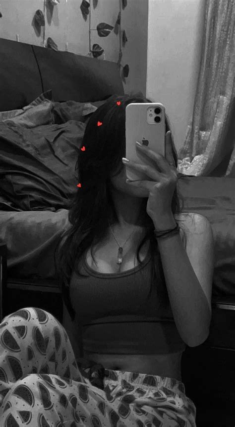 Hidden Face Mirror Selfie Mirror Selfie Poses Pretty Selfies Girly Photography