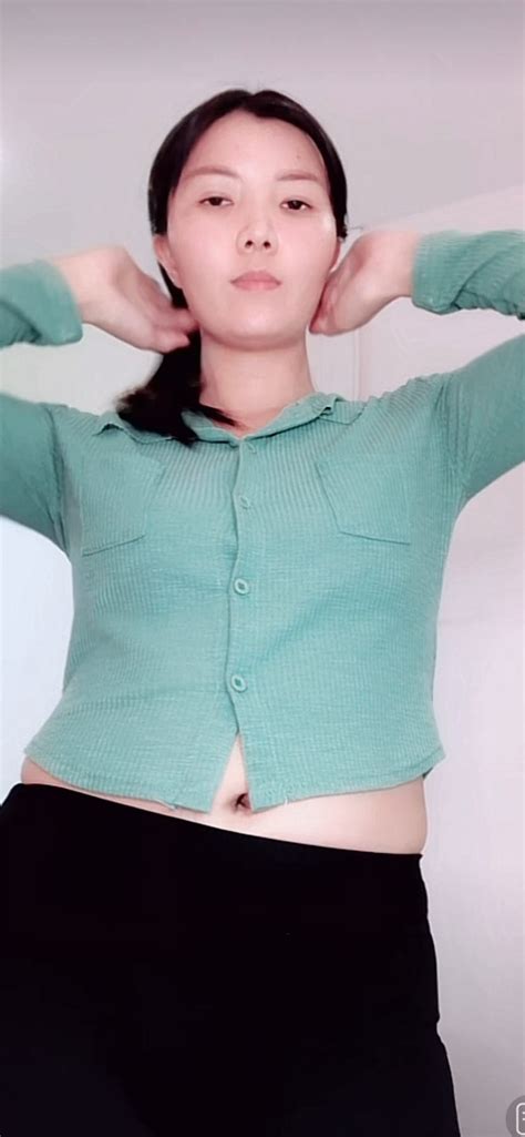 I Noticed The Exposure Of The Belly Button After Pulling My Clothes Down I Made The Belly