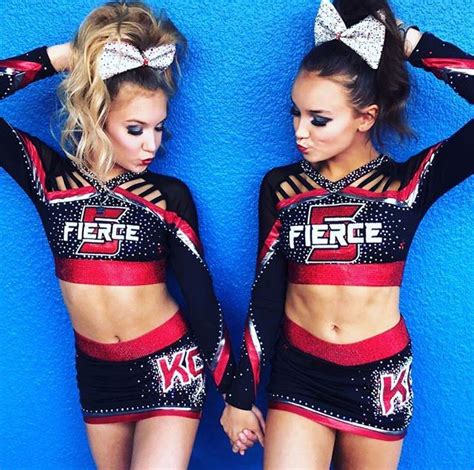 Pin By Madison Mcabee On Cheer Pictures Cheer Poses Sexy Cheerleaders Cheer Picture Poses