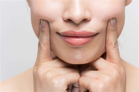 Ginnastica facciale cos è e come funziona il workout del viso