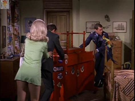 Retrospace Mini Skirt Monday 80 Barbara Eden