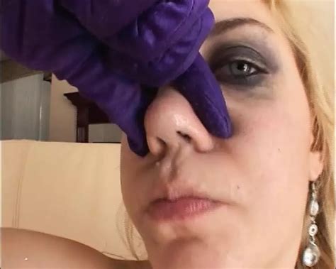 Busty sarışın sürtük almanya dan sert bir horoz ve seks oyuncakları