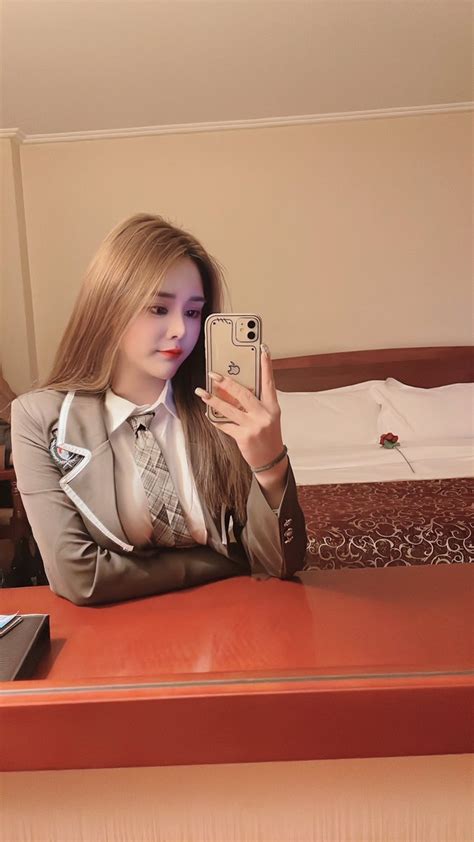Ts白乔ladyboy on Twitter 老师说让我下课来附近的酒店找他一进门就看见他跪在门口迫不及待的想品尝我的粉红仙女棒 昆明