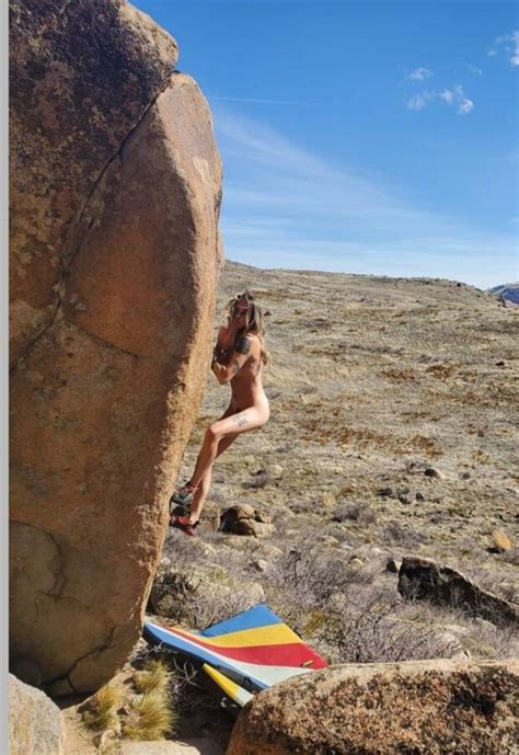Nude Woman Bouldering In The Sun Yayoman
