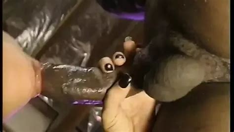 长发老熟女为黑人壮男的鸡巴张开双腿 xHamster