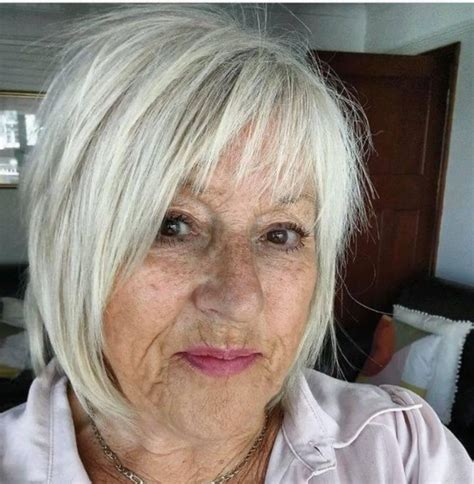 Pin By Linda Zakarian On Hair In 2024 Medium Hair Styles Hair Cuts Short Hair Cuts