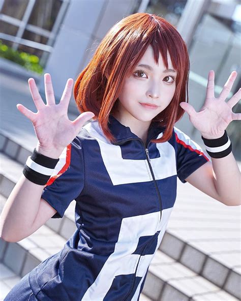 My Hero Academia Cosplayer Breaks The Laws Of Gravity As Ochako Uraraka Dexerto Cosplay Lindo
