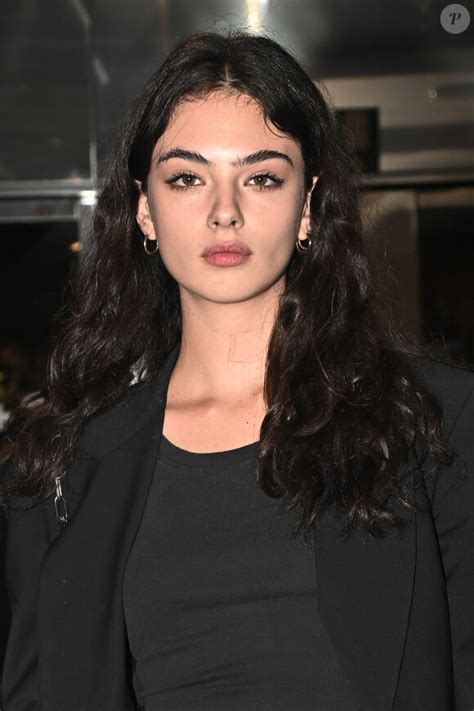 Photos Vincent Cassel Et Monica Bellucci Leur Fille Deva En Look Très Décontracté à La