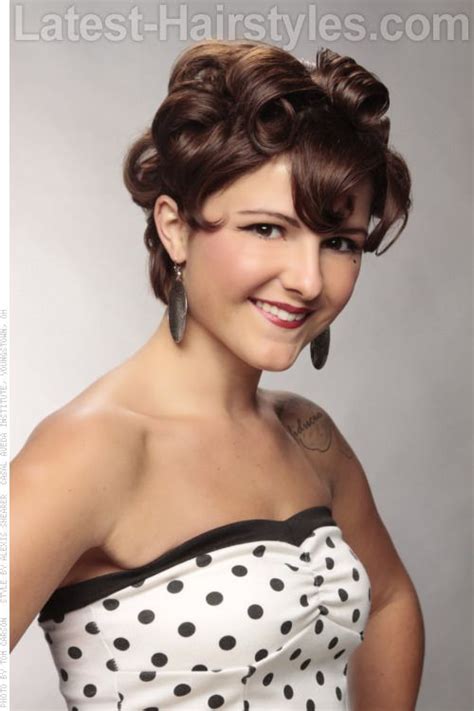 Short Bob With Curls Prom Hairstyles Retro Hairstyles Pixie Hairstyles Glamorous Hairstyles