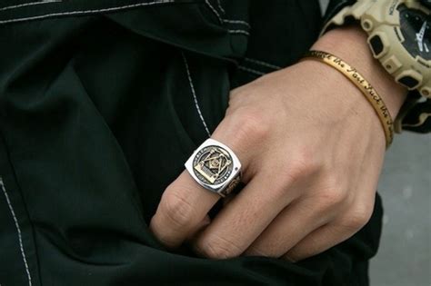 Ý nghĩa các ngón tay đeo nhẫn của Nam Nữ trong Phong thuỷ