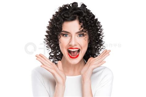 女人尖叫着惊讶的喜悦惊喜兴奋美丽的女人尖叫惊讶于喜悦，孤立的白色背景上人像图片免费下载格式6004像素编号39354618 千图网
