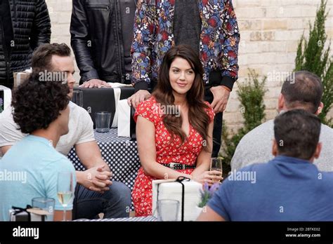 Labor Of Love Kristy Katzmann Surrounded By Contestants 15 First Dates Season 1 Ep 101