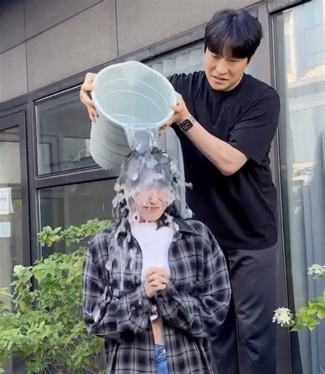 🍧 On Twitter Melloviciousiu Iu Is Way Too Honest With Those Big Ass Ice Cubes 😭😭