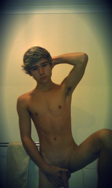 Naked Youtubers 32