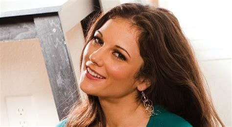 Mandy Flores Biographywiki Age Height Career Photos And More Her Hair Glamour Modeling