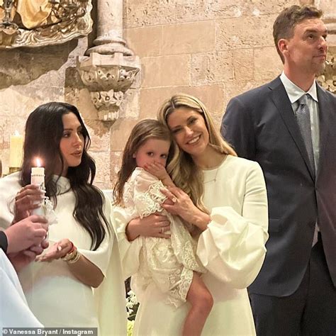 Kobe Bryant S Widow Vanessa Wows In White As She Poses For Rare Photo