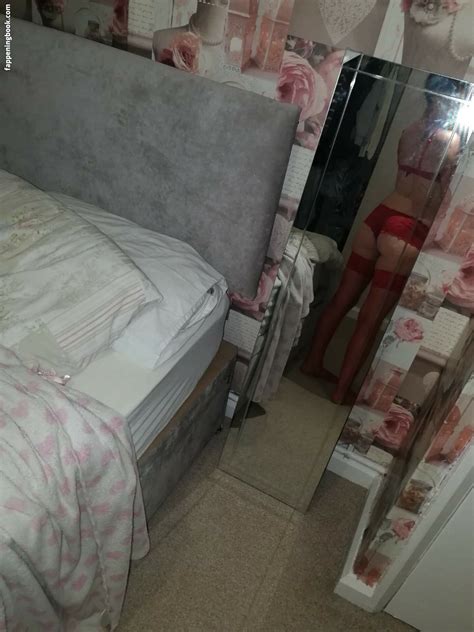 Layla 24 Layla 24 Nude OnlyFans Leaks Fappening FappeningBook