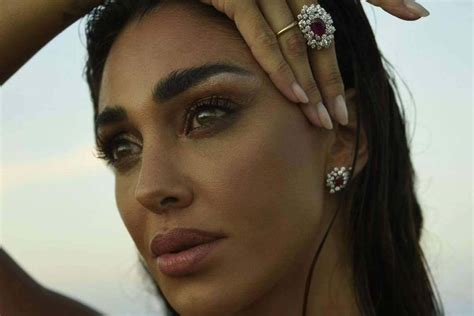 Belen Il Bikini Va Via La Foto è Da Impazzire