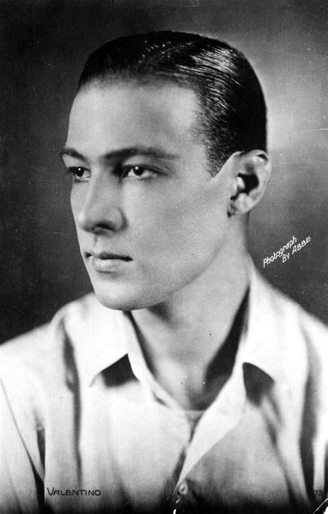 The Sex Symbol Of The 1920s Portrait Photos Of Rudolph Valentino During His Short Life In 2022