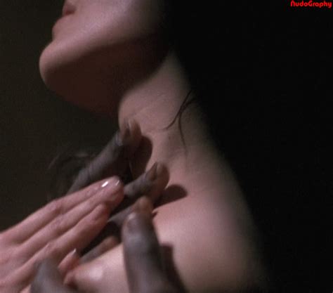 Nude Celebs In Hd Jennifer Lopez Topless From Money Train Picture 20115originaljennifer