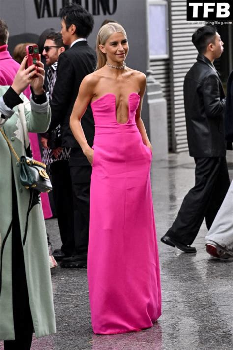 Caroline Daur Displays Her Sexy Tits While Attending The Valentino