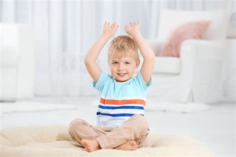 孩子在家里素材 孩子在家里图片 孩子在家里素材图片下载 觅知网