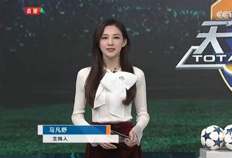 天下足球主持马凡舒亮相春晚甜美笑容一战成名网友调侃被惊艳