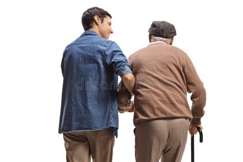 Vue Arrière Dun Jeune Homme Aidant Un Homme âgé Avec Une Canne à Pied Photo Stock Image Du