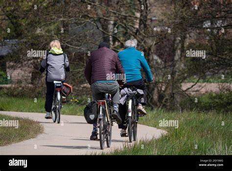 Aktive Senioren Radfahrer Radfahren Fotos Und Bildmaterial In Hoher Auflösung Alamy