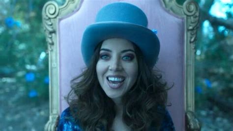 Aubrey Plaza Played A Bizarre Supernatural Prank On A Costar Giant Freakin Robot