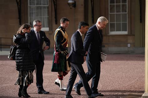 苏纳克接受英国国王任命 正式成为英国首相 搜狐大视野 搜狐新闻