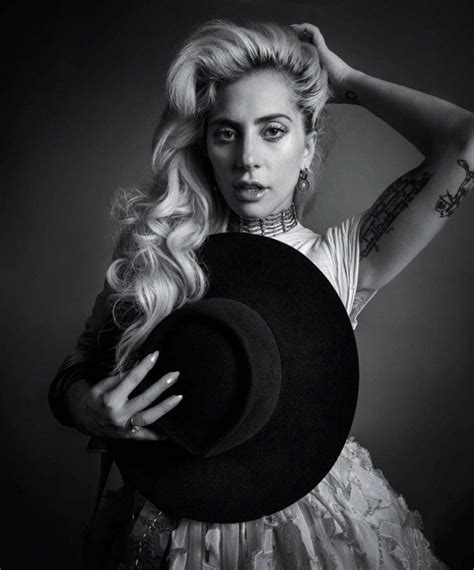 Top 10 Hot And Sexy Looks Of Lady Gaga Pfcona