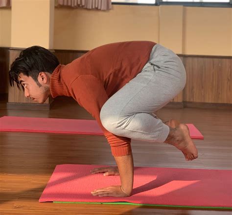 Wanna Fly Do Bakasana Crow Pose How To Do Bakasana Nepal Training