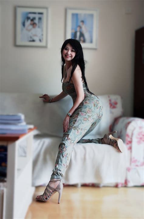 Mary C On Twitter 谢谢老婆。我从她那偷偷学到如何做一个称职的人妻😘 既要温柔贤惠，善长家务，又要在床上能骚得像个荡妇无条件满足老公一切性幻想。但现在的我这些都比真女做得好