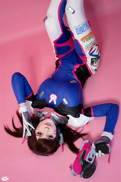 Dva Cosplay By ‘enafox Via Roverwatch Ow Highlights