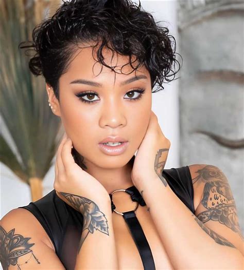 Brenna Sparks Learn About Her Biography Age Height Figure And Net Worth Bio