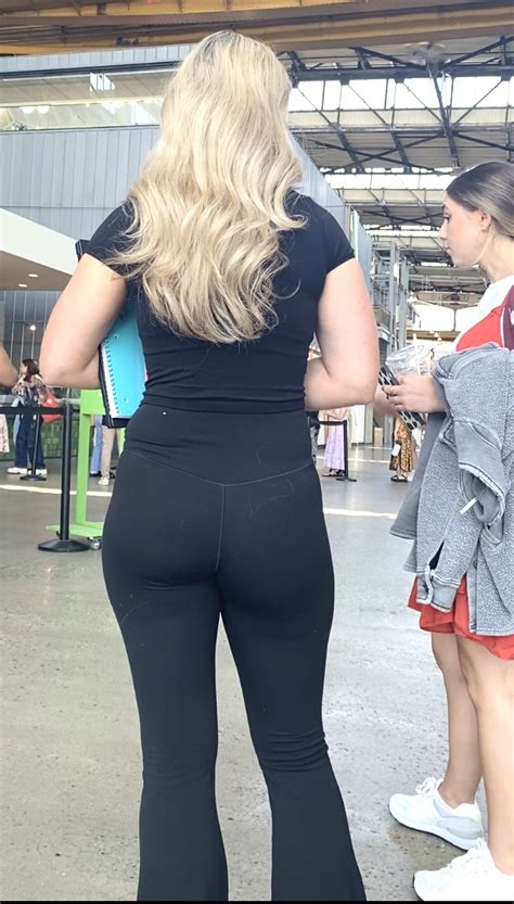 Hot Blonde In Tight Black Flares Spandex Leggings Yoga Pants Forum