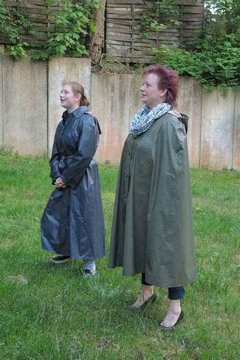 Ich Warte Schon Auf Euch Meine Geliebten Schätzchen Zum Geilen Kleppermantelsex Zusammen Poncho