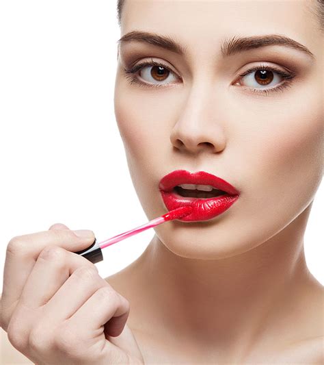 How To Apply Lip Gloss Step By Step