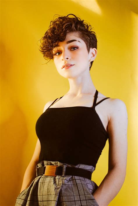 Addison Grace Short Hair Styles Hair Inspiration Short Poses