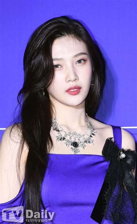 Netizens Discuss How Stunning Red Velvets Joy Looks Even In The Photos Taken By Reporters Allkpop