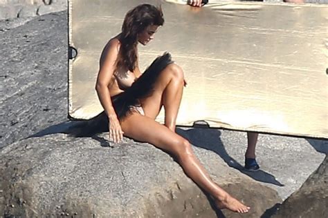 Myla Dalbesio Topless 35 Photos Thefappening