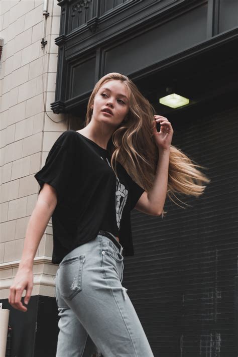 Ian Dooley Nativemello Unsplash Photo Community With Images T Shirt Picture Red Top
